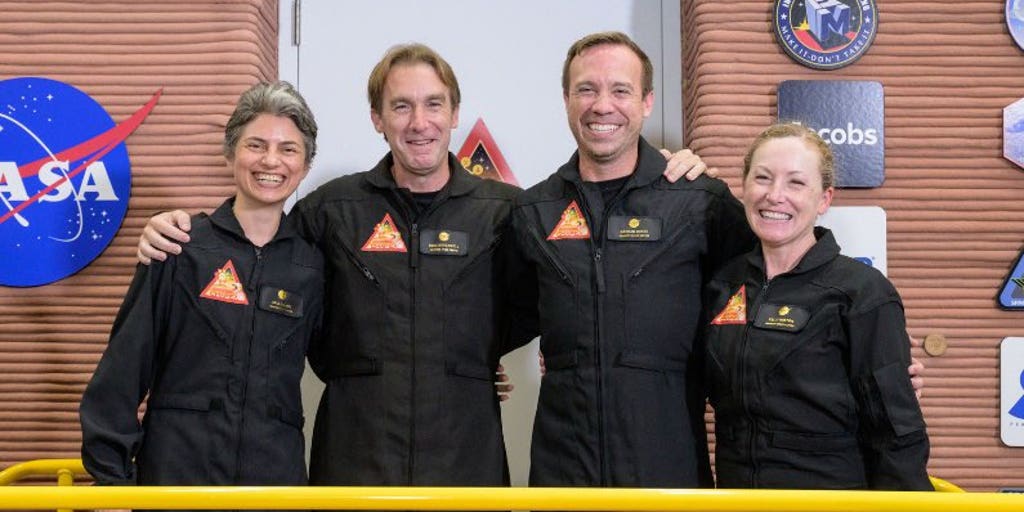 NASA crew leaves Mars simulator for first time in more than a year ...