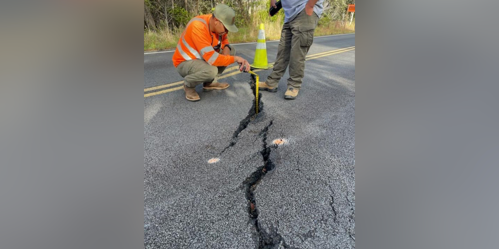 Increasing quake activity causes roads to crack in Hawaii national park ...