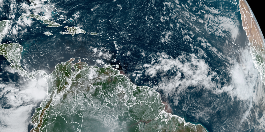 Today's top weather news: Second disturbance in Atlantic tracked by NHC ...