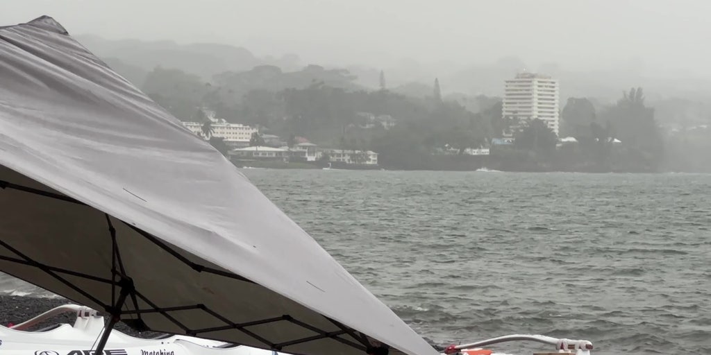 Tropical Storm Hone's outer bands lash Hawaii's Big Island | Fox Weather