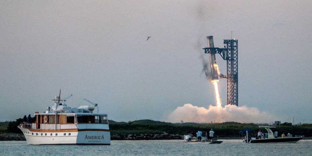 SpaceX catches Starship booster in 'Mechazilla arms' in historic first ...