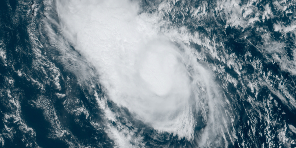 Hurricane Leslie begins to weaken over open Atlantic Ocean | Fox Weather