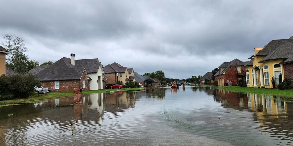 Heavy rainfall swamps roads in southern Louisiana causing flash ...