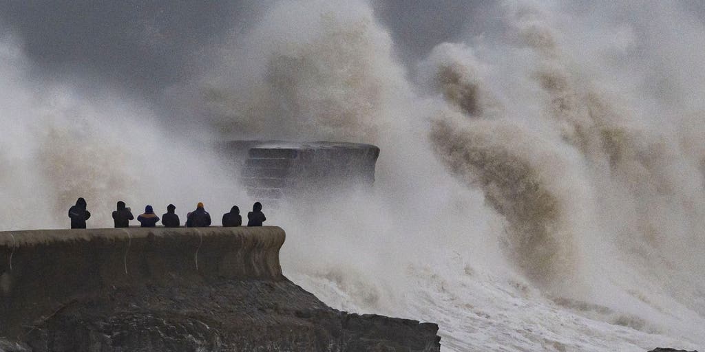 Storm Darragh turns deadly in England as fierce gusts top 90 mph in UK ...
