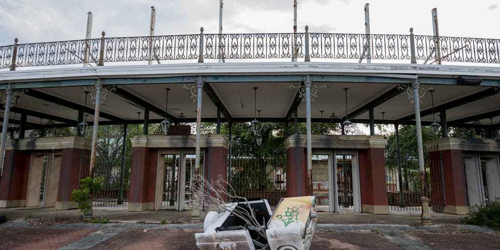 Six Flags New Orleans Louisiana Exploring Abandoned Theme Park: Six