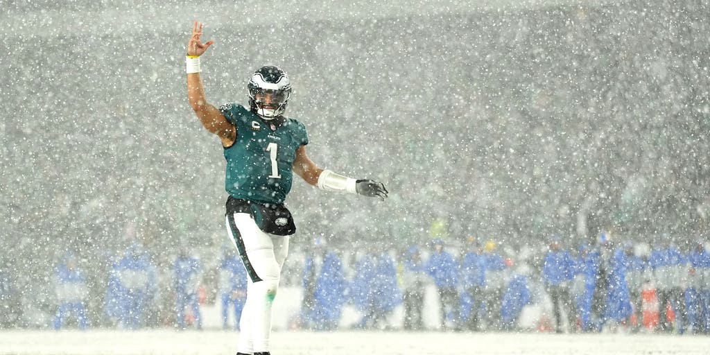 Los Angeles Rams face Philadelphia Eagles in winter wonderland playoff ...