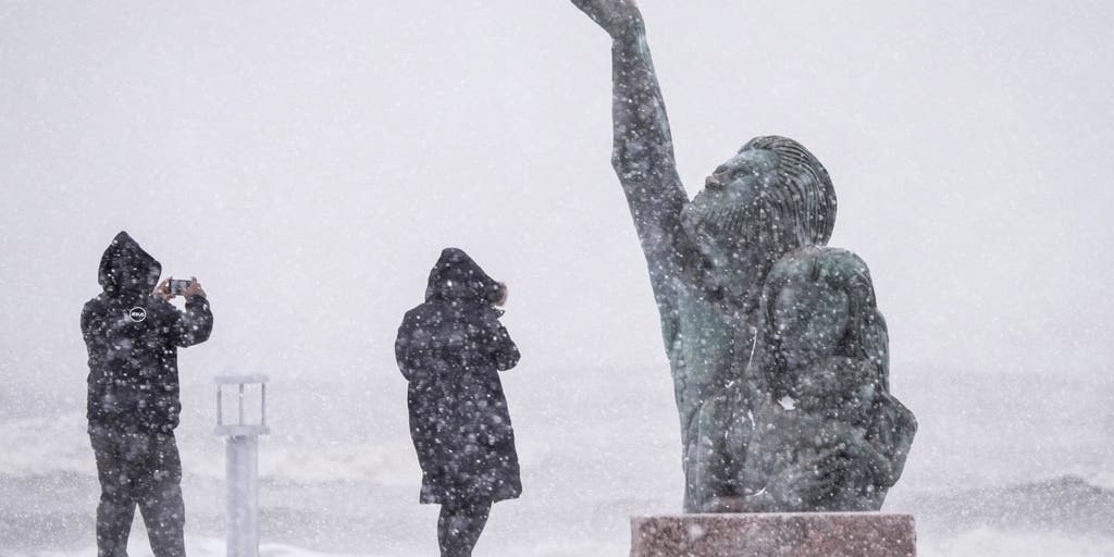 VIDEO: Snow blankets beaches along Gulf Coast during historic snowstorm ...