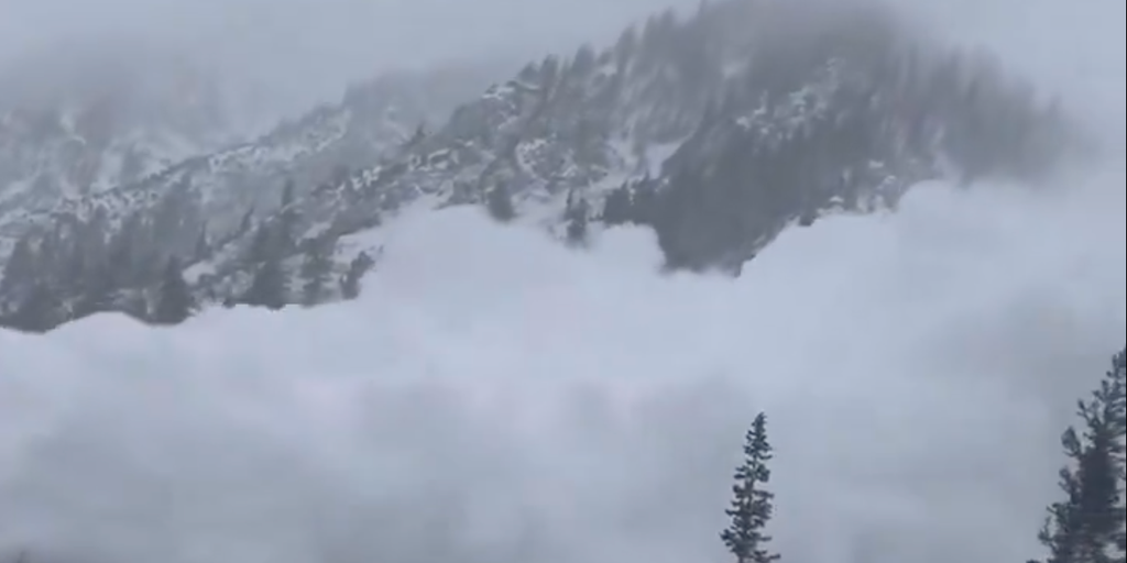 WATCH: Video shows powerful Utah avalanche during snowstorm | Fox Weather