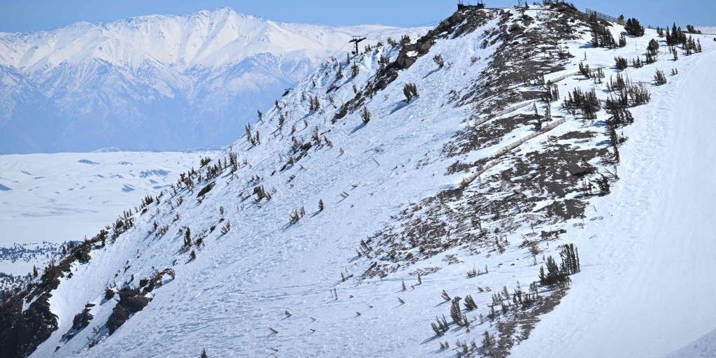 Avalanche buries 2 ski patrollers at California’s Mammoth Mountain Ski ...
