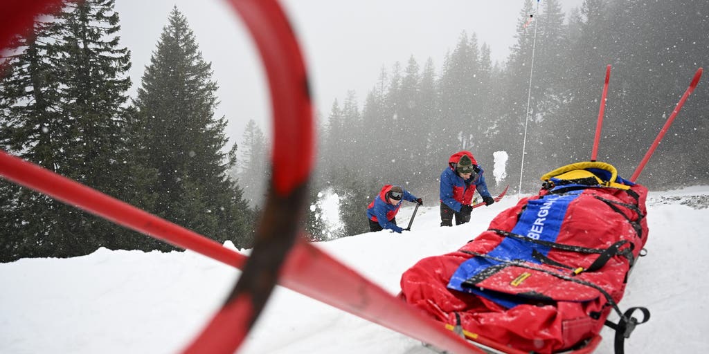 2 climbers caught in avalanche while ice climbing in New Hampshire ...
