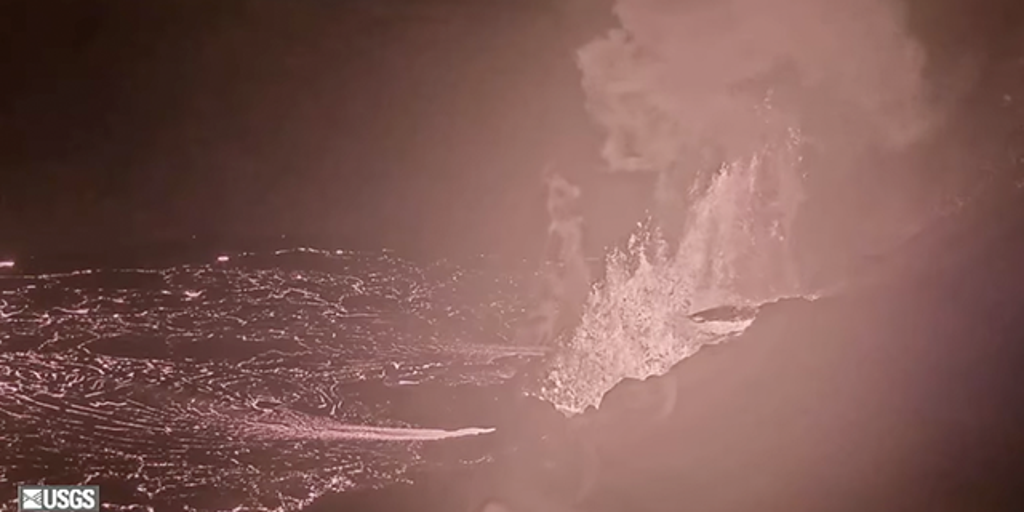 Lava shoots from Hawaii's Kilauea volcano during 8th eruptive episode ...