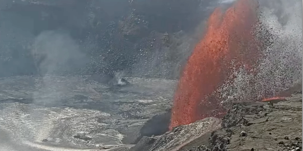 Hawaii’s Kilauea volcano shoots lava 330 feet into the air | Fox Weather