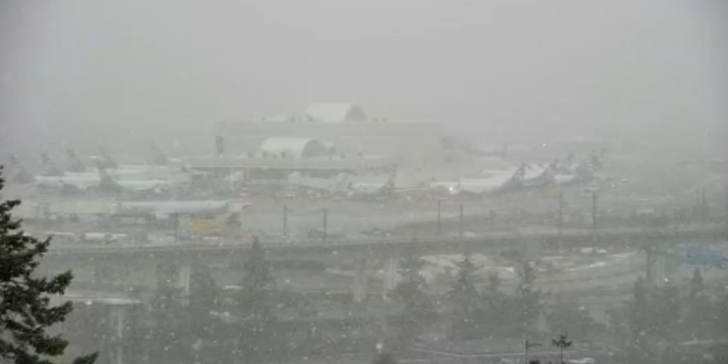 First snow for Seattle this winter as Washington slammed with snow ...