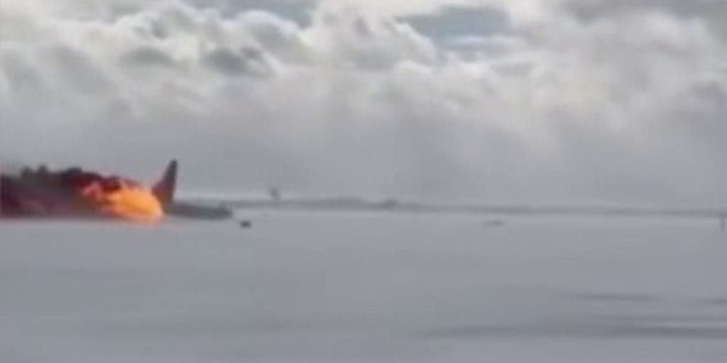 VIDEO: Delta flight in Canada crash lands, flips over on runway | Fox ...