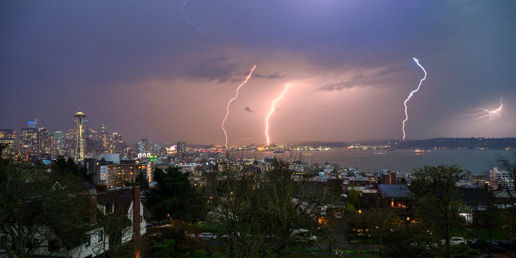 Seattle thunderstorms produce vivid lightning as storm slams Pacific ...