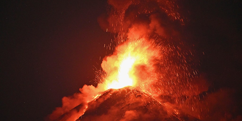 PHOTOS: Stunning images capture 'Volcano of Fire' eruption in Guatemala ...