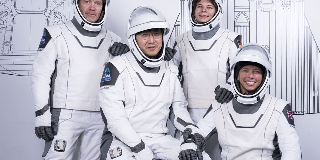 SpaceX prepares to launch 4-person crew on first polar orbit mission ...