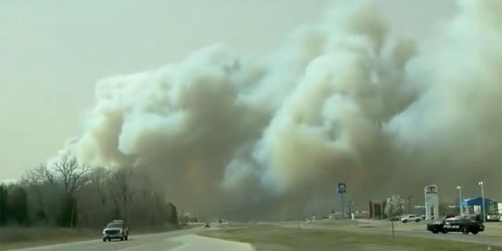 Hurricane-force gusts blast Texas, Oklahoma as fast-spreading wildfires ...