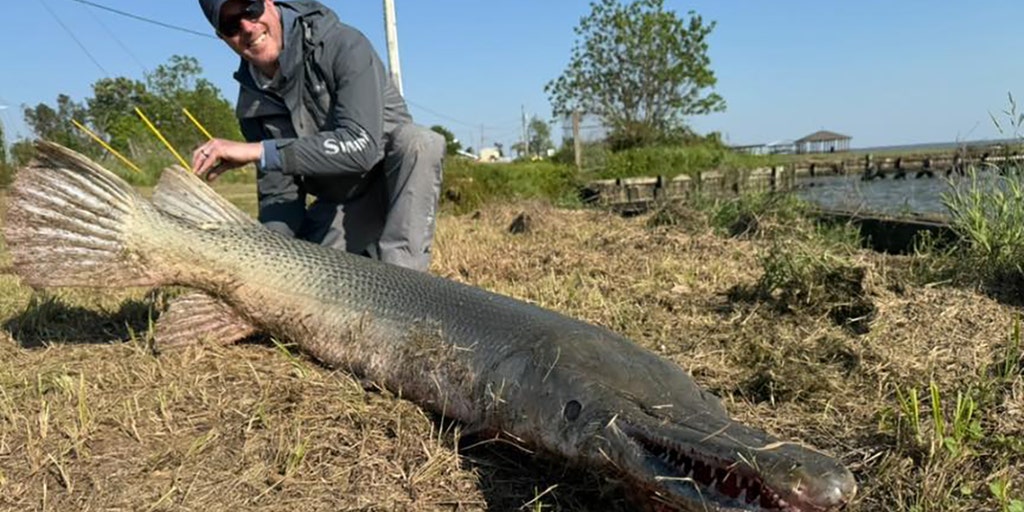 Angler lands likely world record 7-foot beast from Texas lake in life ...