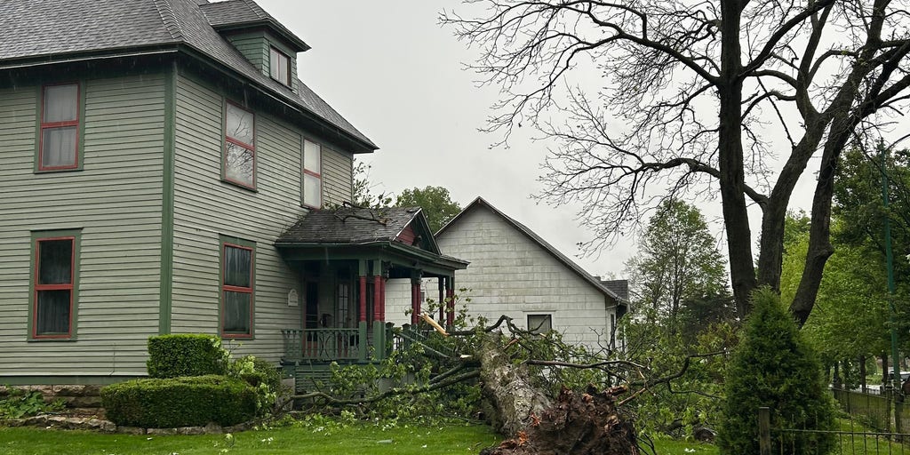 Thunderstorms packing 91-mph winds damage homes in Springfield ...
