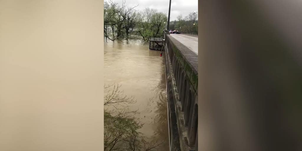 VIDEO: Dock slams into Kentucky River bridge amid flooding | Fox Weather