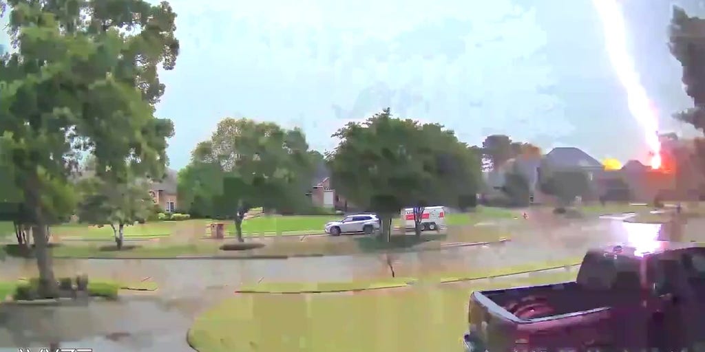 VIDEO: Lightning strikes Texas home setting it on fire | Fox Weather