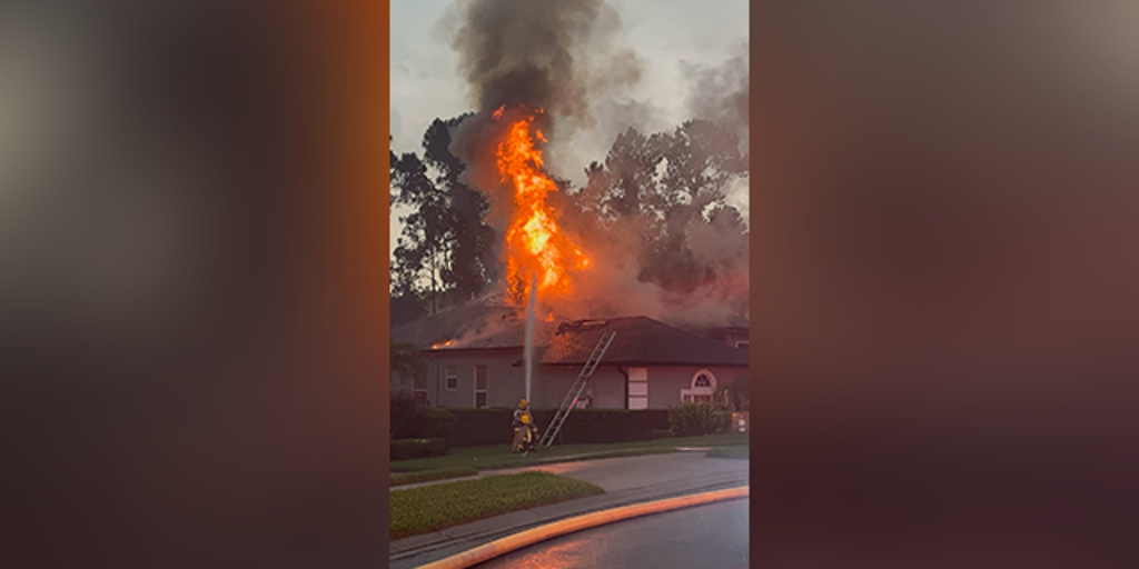 VIDEO: Florida home catches fire after lightning strike | Fox Weather