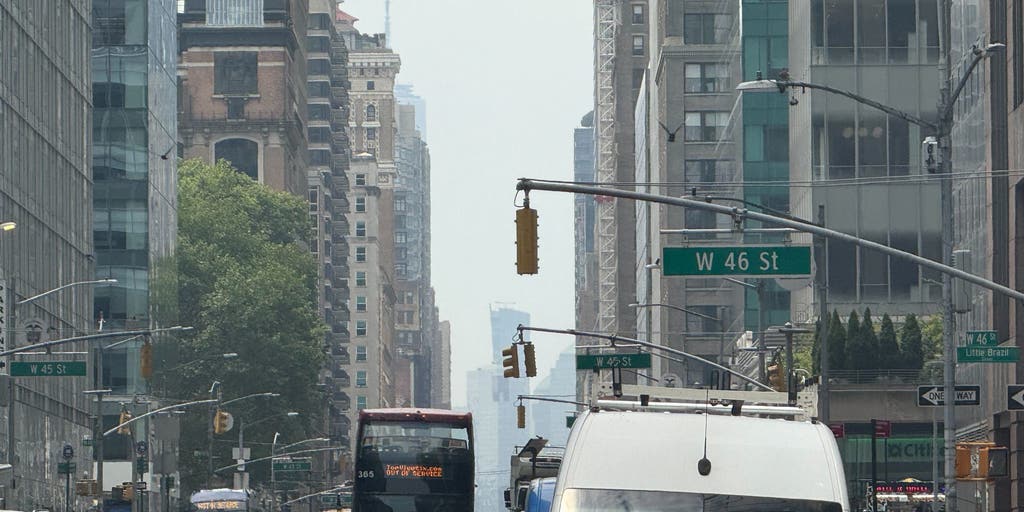 How bad is the Canadian wildfire smoke in NYC today and when will the ...