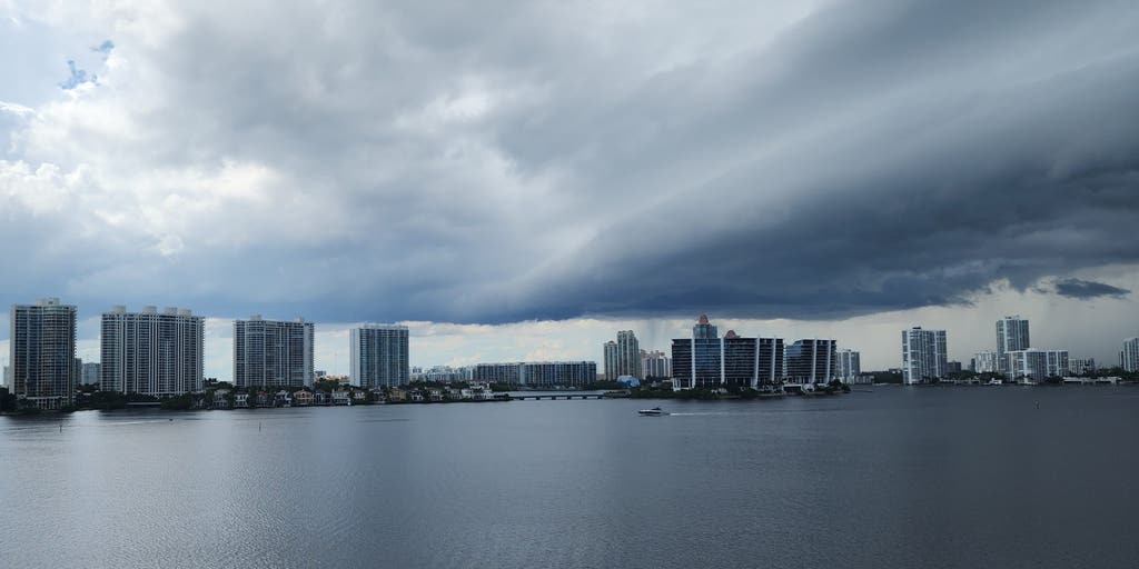 Florida flash flood threat easing up as stalled front finally begins to ...
