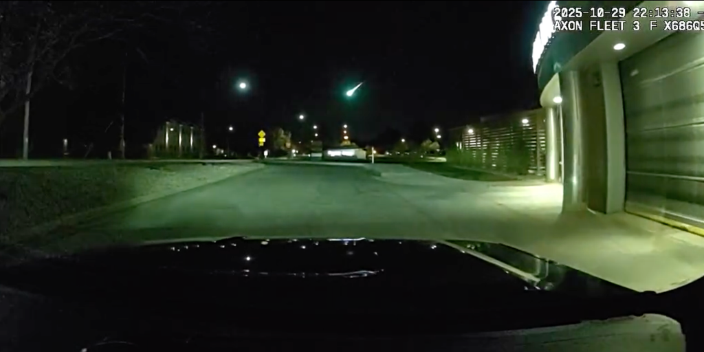 VIDEO: Wisconsin police dash cam captures meteor streaking across sky ...