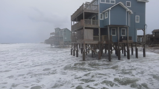 Drone video shows remaining Buxton beach houses during nor'easter | Fox ...