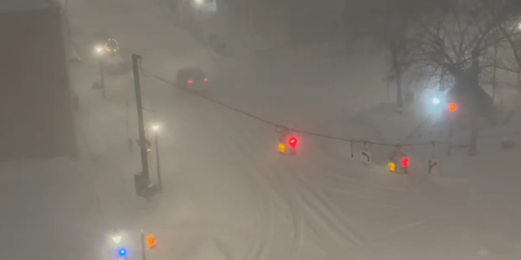 Blizzard: Power outages skyrocket, heavy snow falls from dangerous ...
