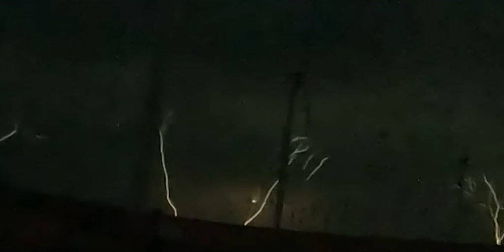 Watch: Rare upward lightning shoots into the sky in Oregon | Fox Weather