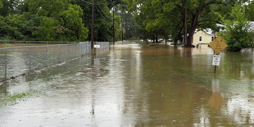 See it: Days of torrential rain drenches Central, Southern US, triggers ...